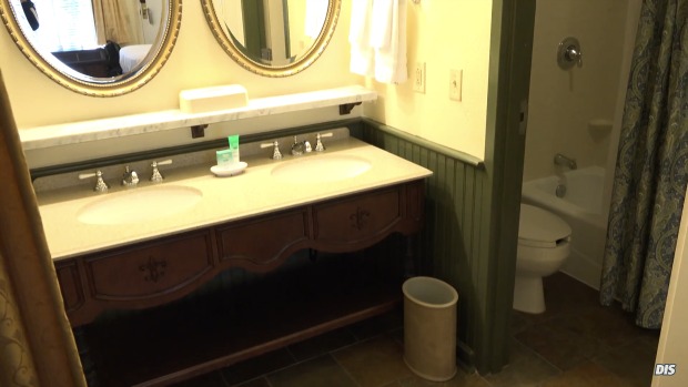 french-baño - SiDisney