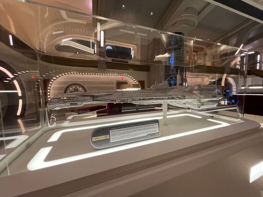 Halcyon-model - SiDisney