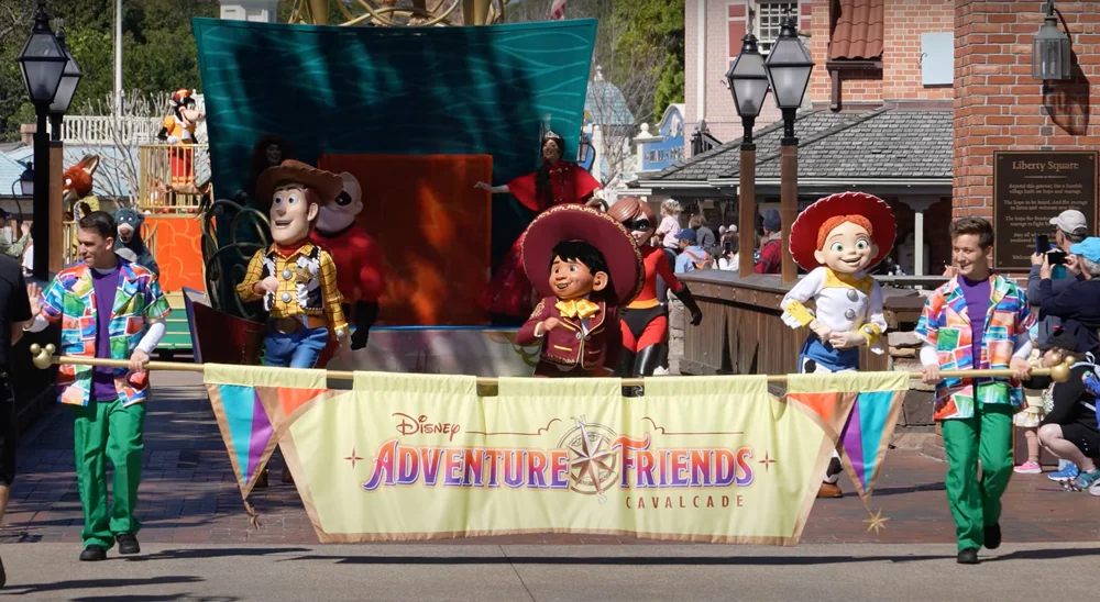 disney-adventure-friends-cavalcade-first-float - SiDisney